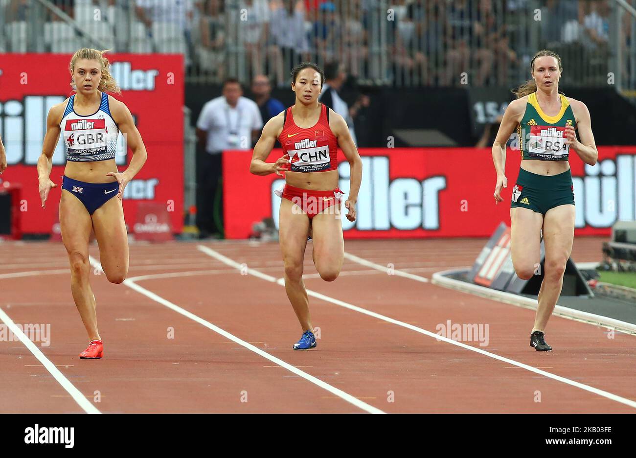 L-R Beth Dobbin of Great Britain and Northern Ireland Guifen Huang of ...