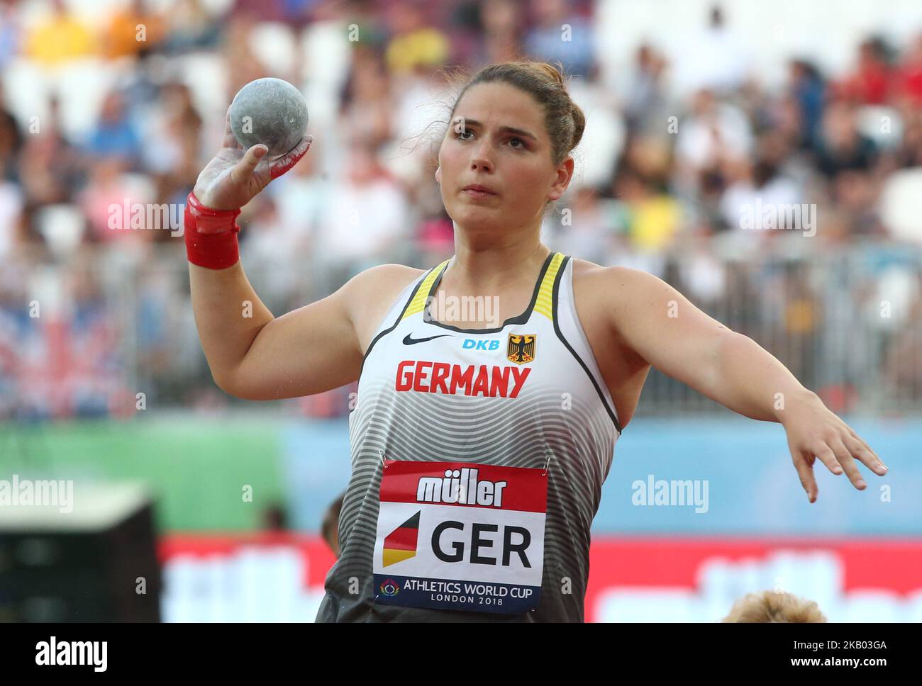 Shot put women hi-res stock photography and images - Alamy
