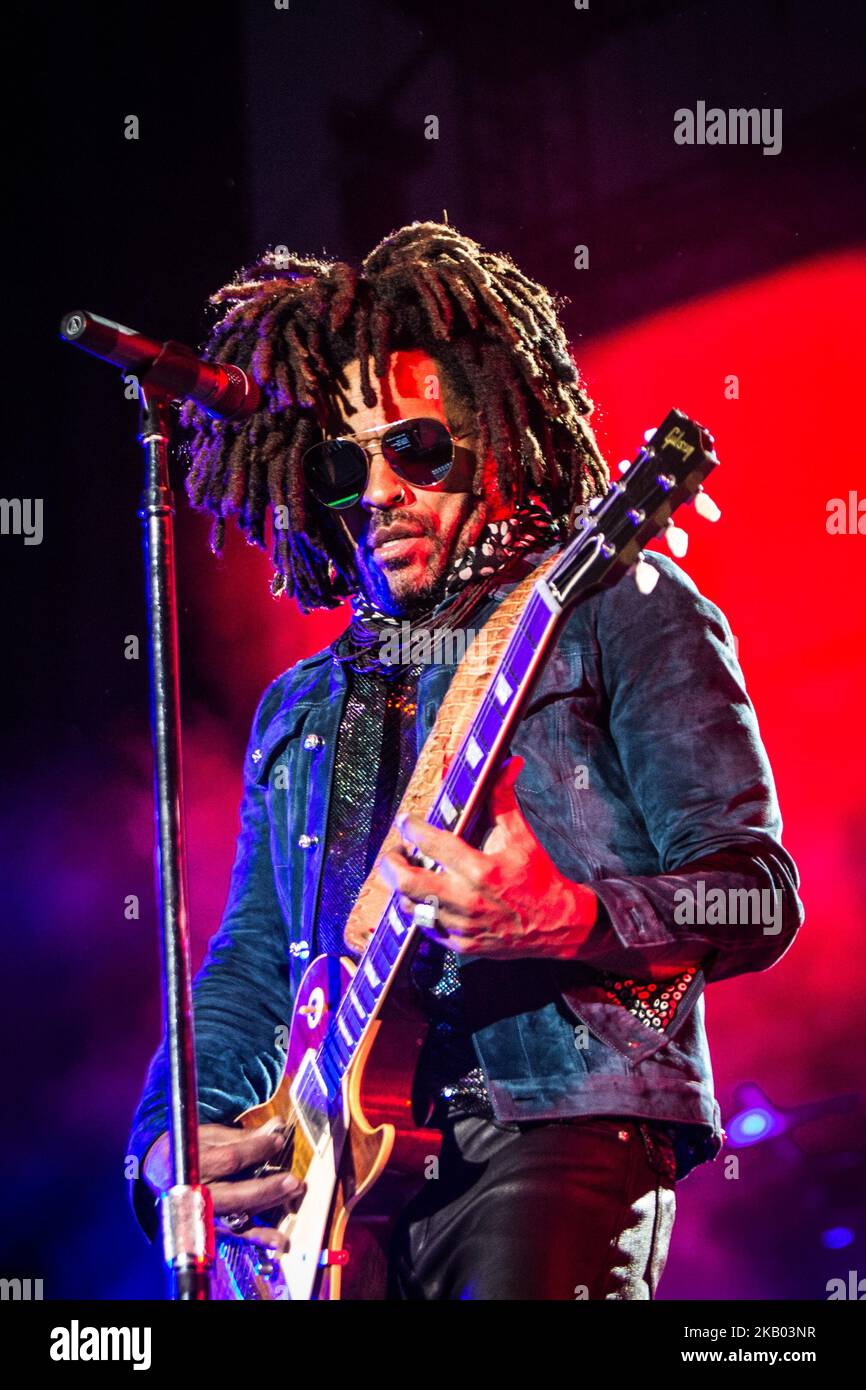 Song writermusic hi-res stock photography and images - Alamy