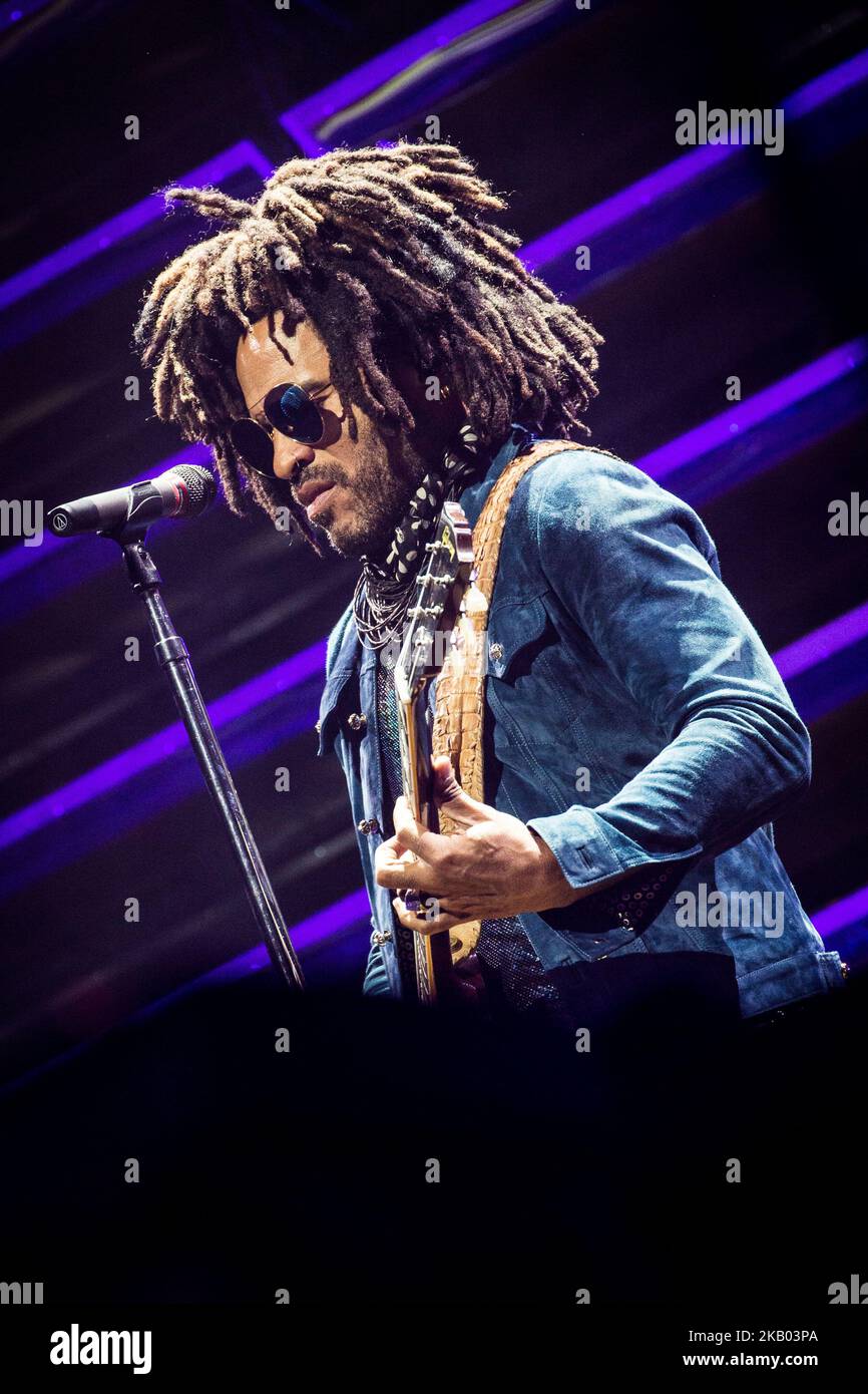 Song writermusic hi-res stock photography and images - Alamy