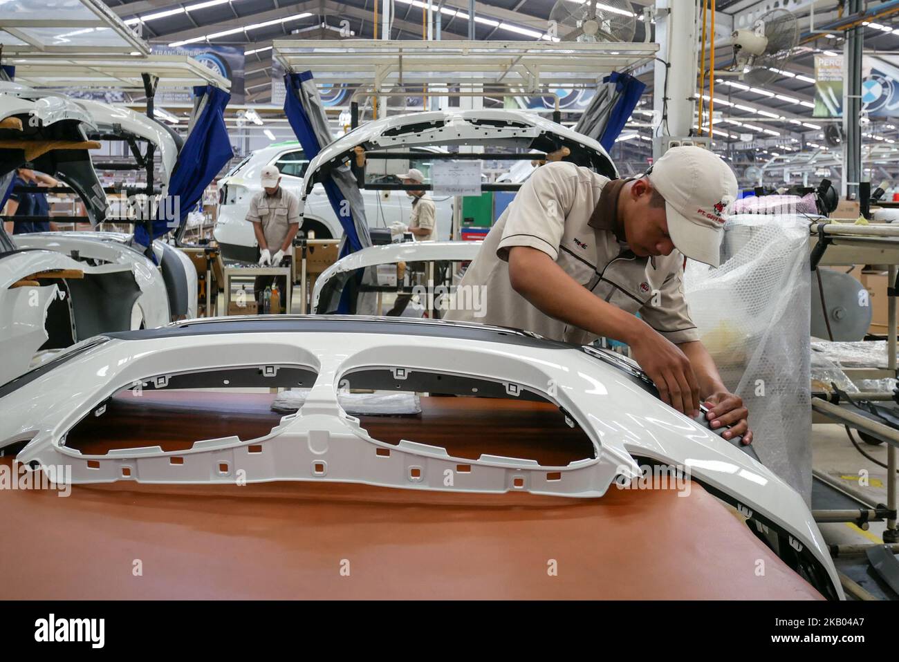 Workers assembly BMW X3 at PT Gaya Motor manufacture in Jakarta ...