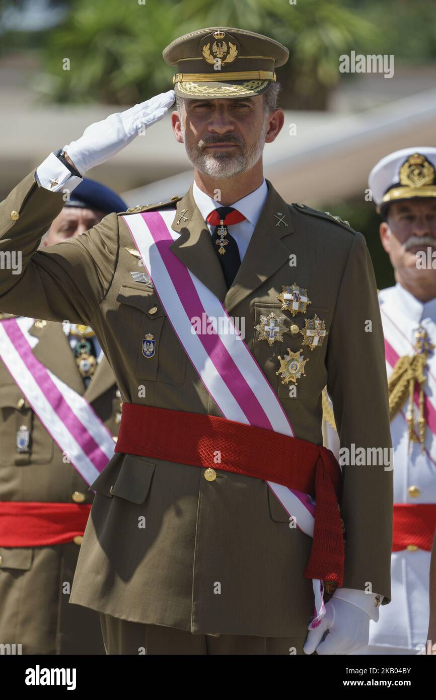 Felipe vi of spain uniform hi-res stock photography and images - Alamy