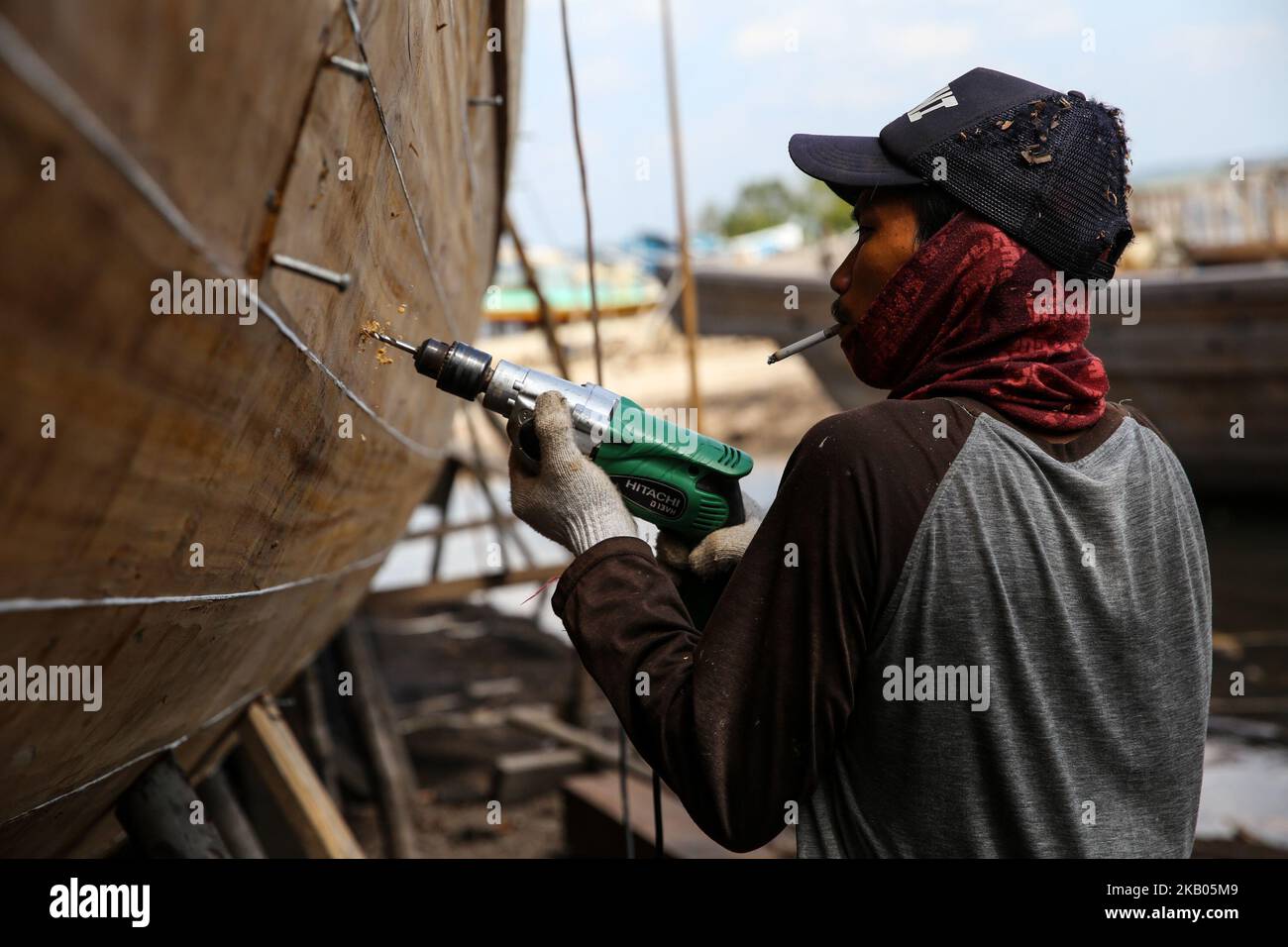 News industry boat hi-res stock photography and images - Alamy