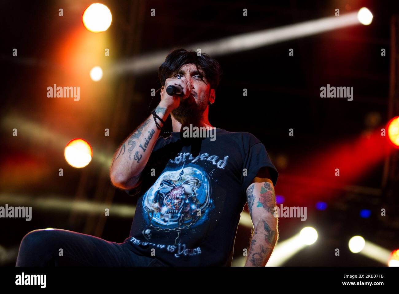 The last winner of Sanremo Festival, Fabrizio Moro has performed live ...