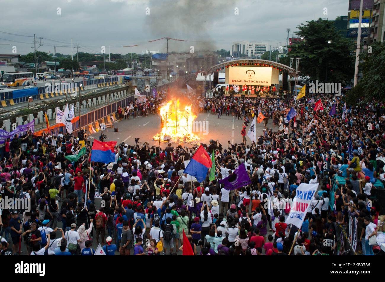 State of the nation address protest hi-res stock photography and images ...