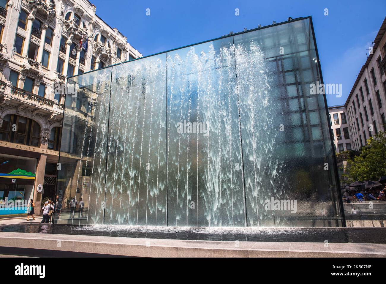 The grand opening of the new Apple Store in Piazza Liberty, Milano ...