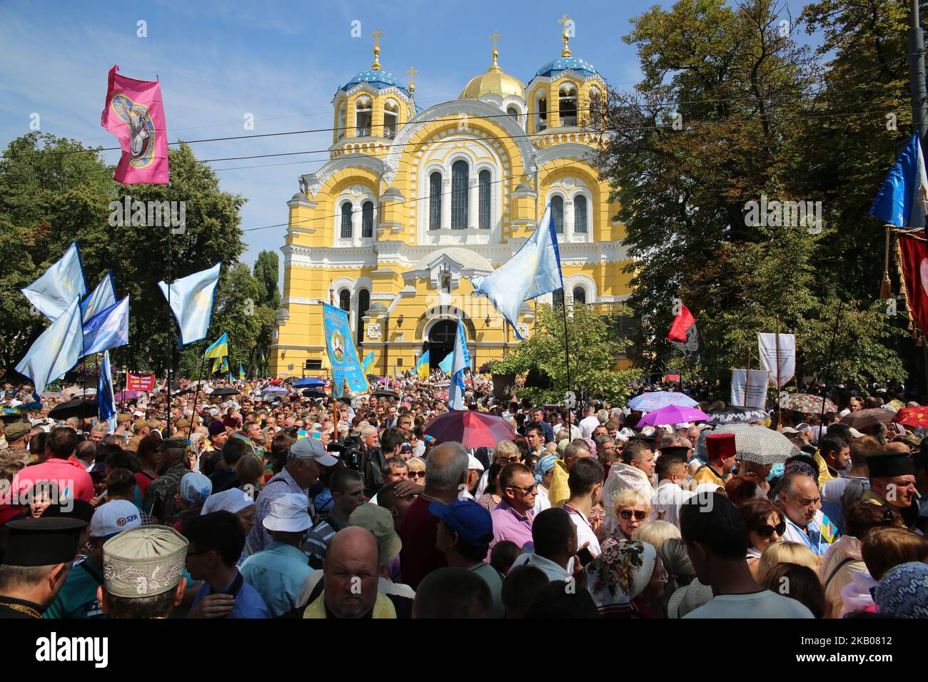 Ukrainian priests and believers of Ukrainian Orthodox Church of Kiev ...