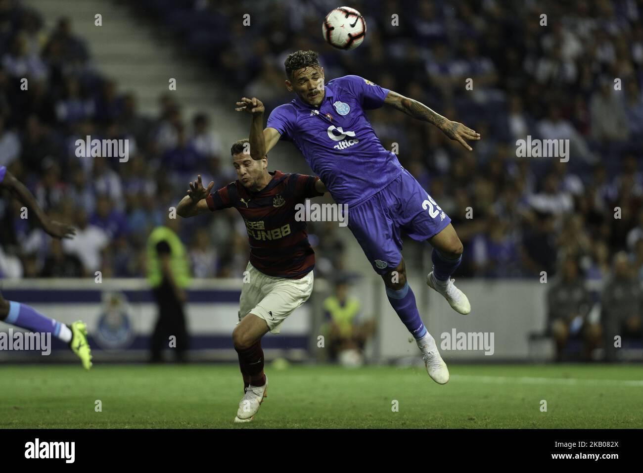 Porto's Brazilian forward Soares in action during the Official ...