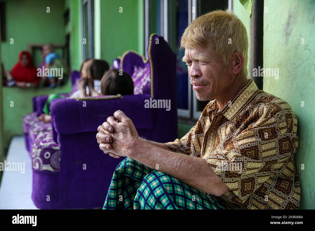 Sundanese woman village hi-res stock photography and images - Alamy