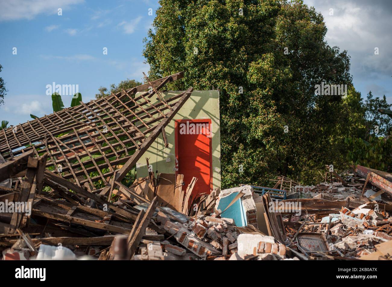 Lombok earthquake north lombok kayangan strikes lombok island hi-res ...