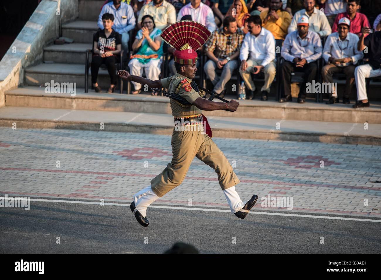Indian military BSF (Border Security Force) march Wagah-Attari border ...