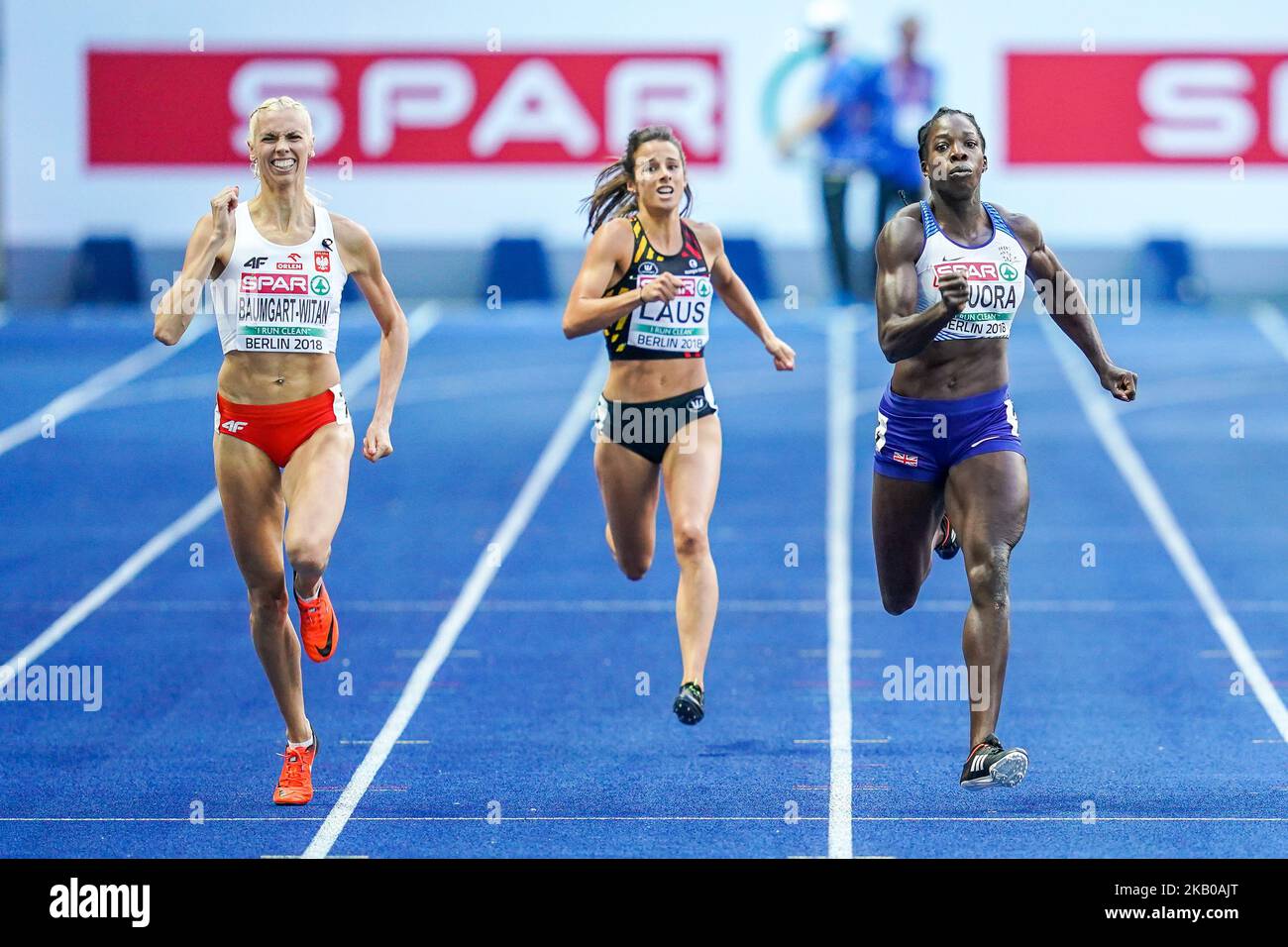 Anyika Onuora of Great Britain and Iga Baumgart-Witan of Poland during ...
