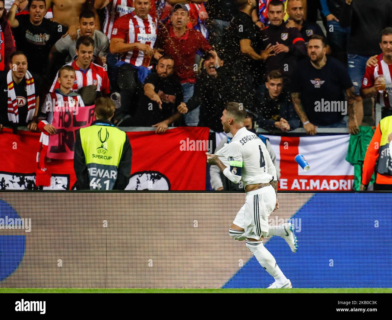 Front real madrid supporters hi-res stock photography and images - Alamy