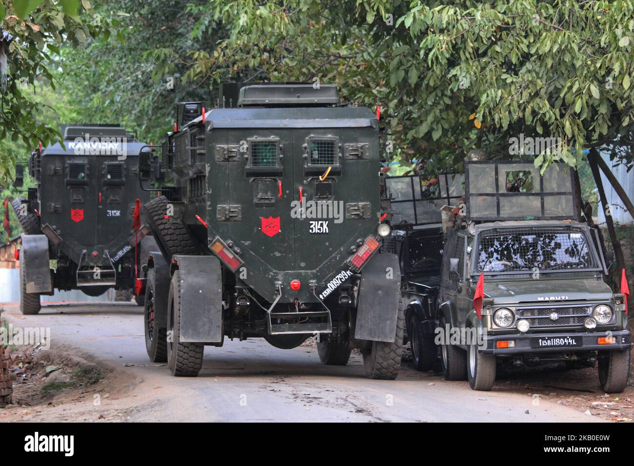 Indian soldiers rush hi-res stock photography and images - Alamy