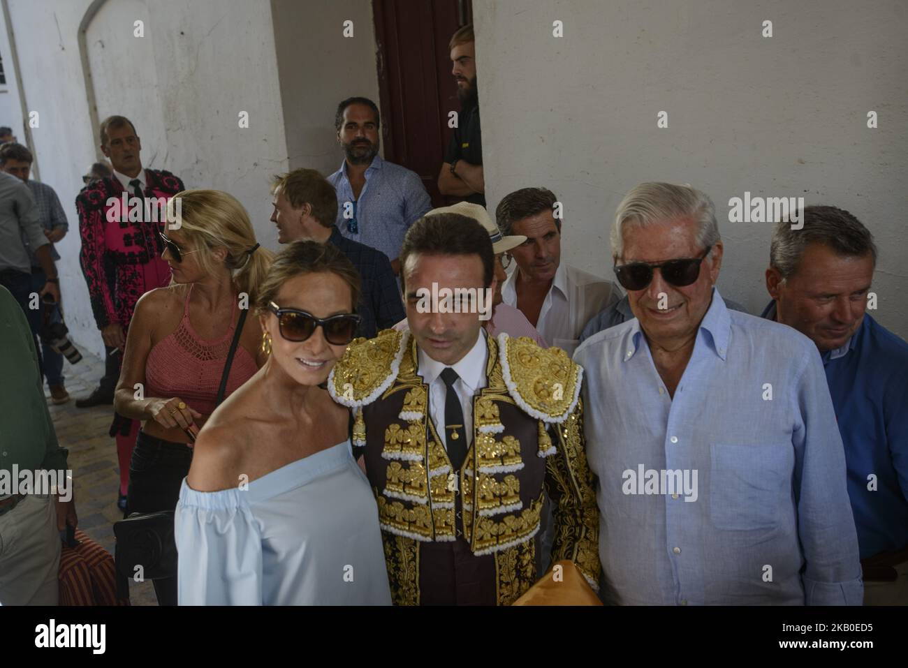 Bullfighter Ponce with Isabel Preysler and Mario Vargas Llosa at the ...