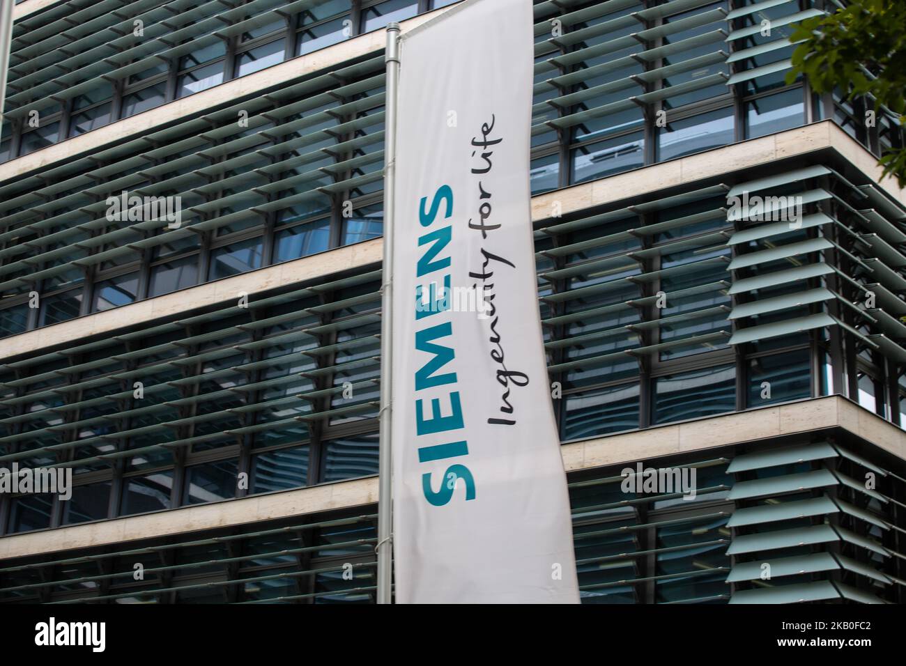 Headquarters hq hauptsitz zentrale hi-res stock photography and images ...