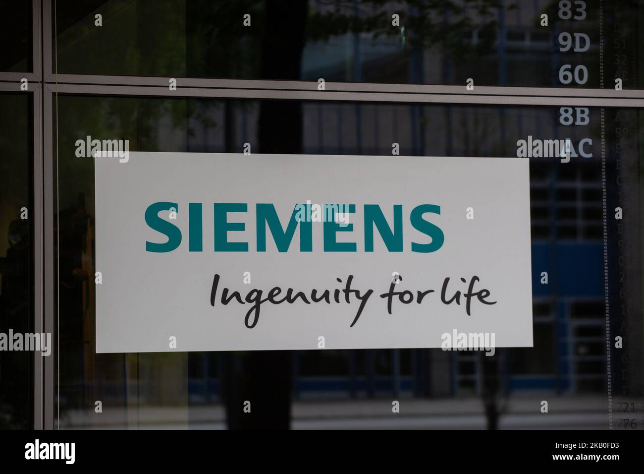 Headquarters hq hauptsitz zentrale hi-res stock photography and images ...