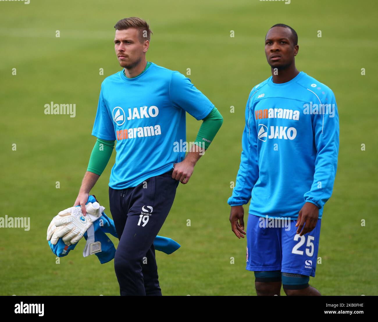 L-R Dagenham & Redbridge's Lewis Moore and Dagenham & Redbridge's Gavin ...