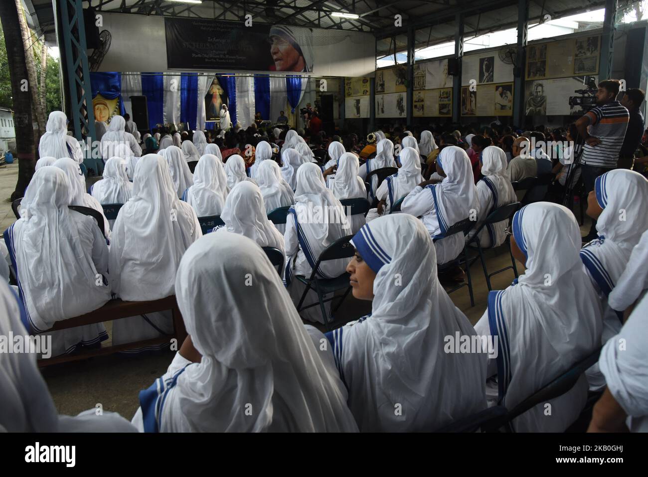 Missionaries of Charity nun's Celebrates the Mother Teresa 108th birth ...