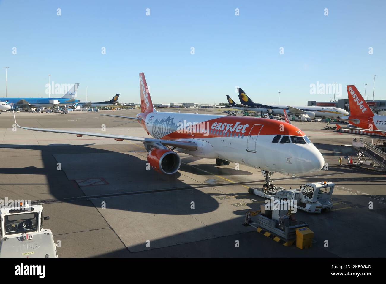 EasyJet Airlines Airbus A320-214 airplane (Austria Livery) at Amsterdam ...