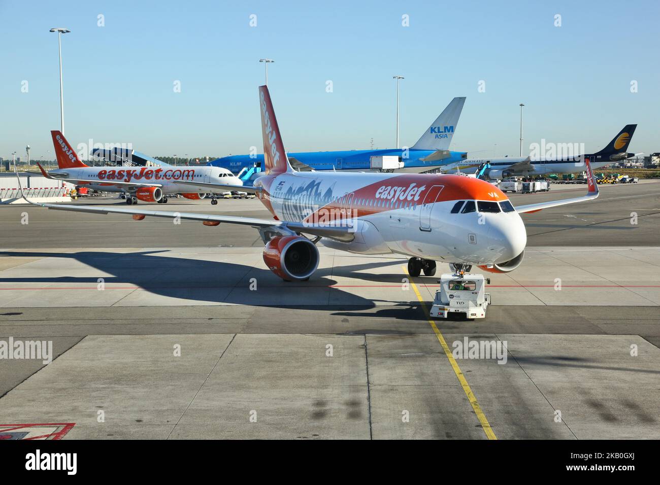 EasyJet Airlines Airbus A320-214 airplane (Austria Livery) at Amsterdam ...