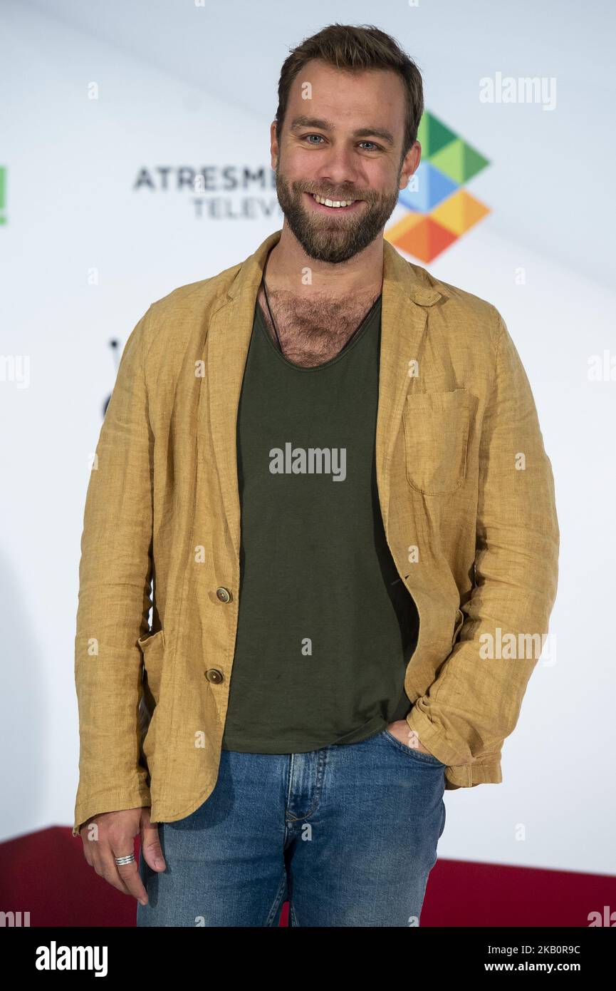 Hoja b hi-res stock photography and images - Alamy