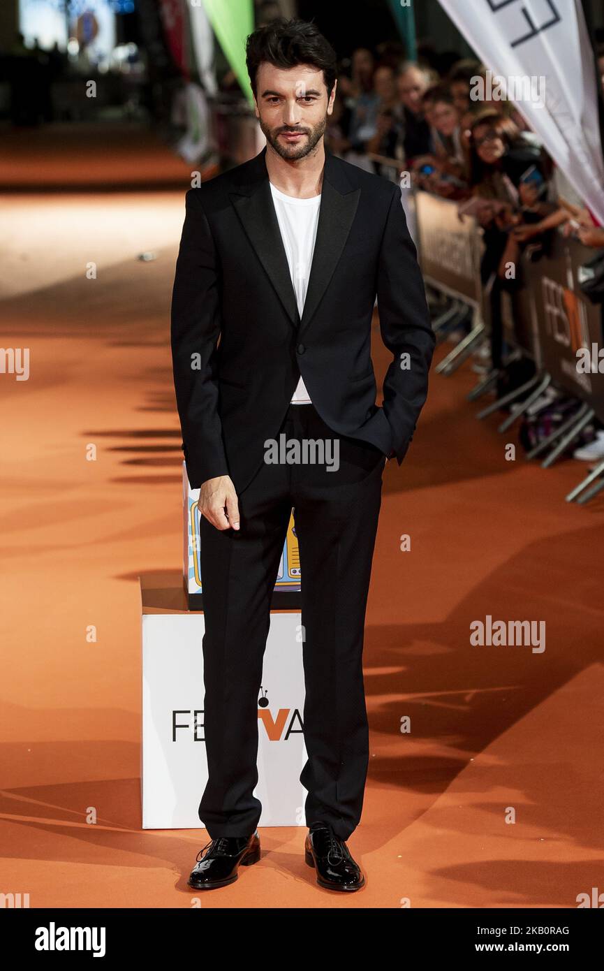 Hoja b hi-res stock photography and images - Alamy