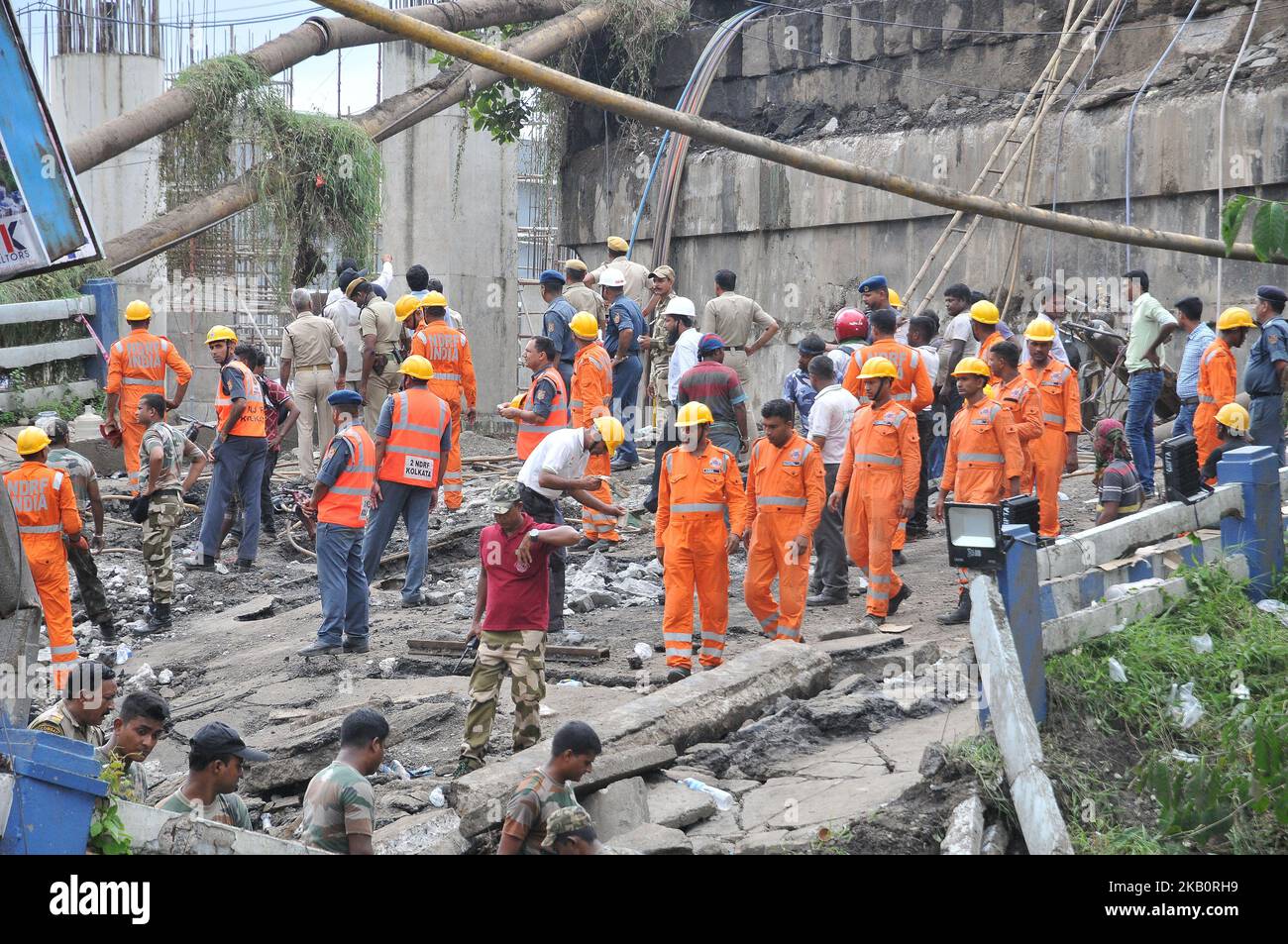 Indian rescue workers and National Disaster Response Force (NDRF ...