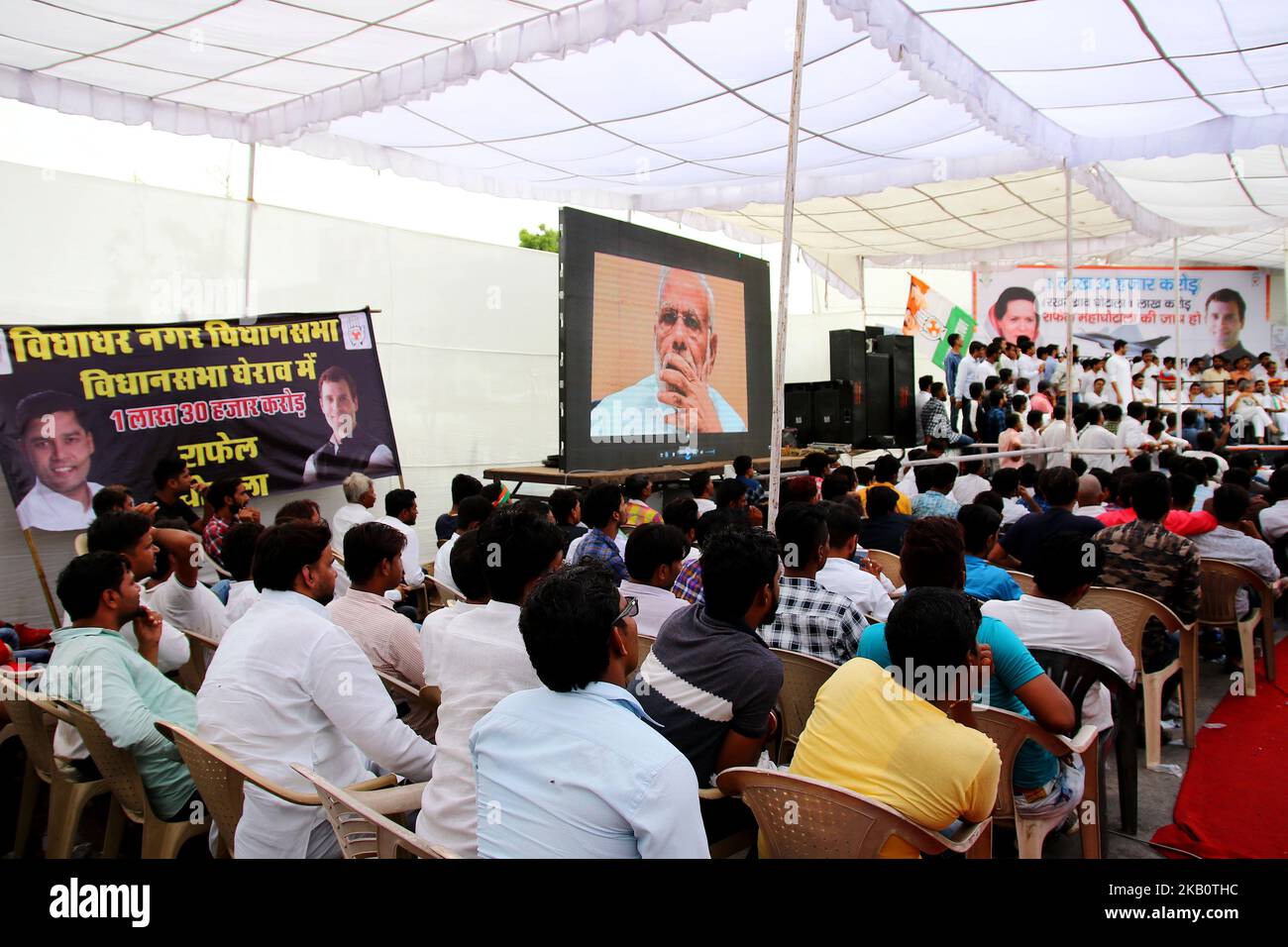 Fighter jet over water hi-res stock photography and images - Alamy