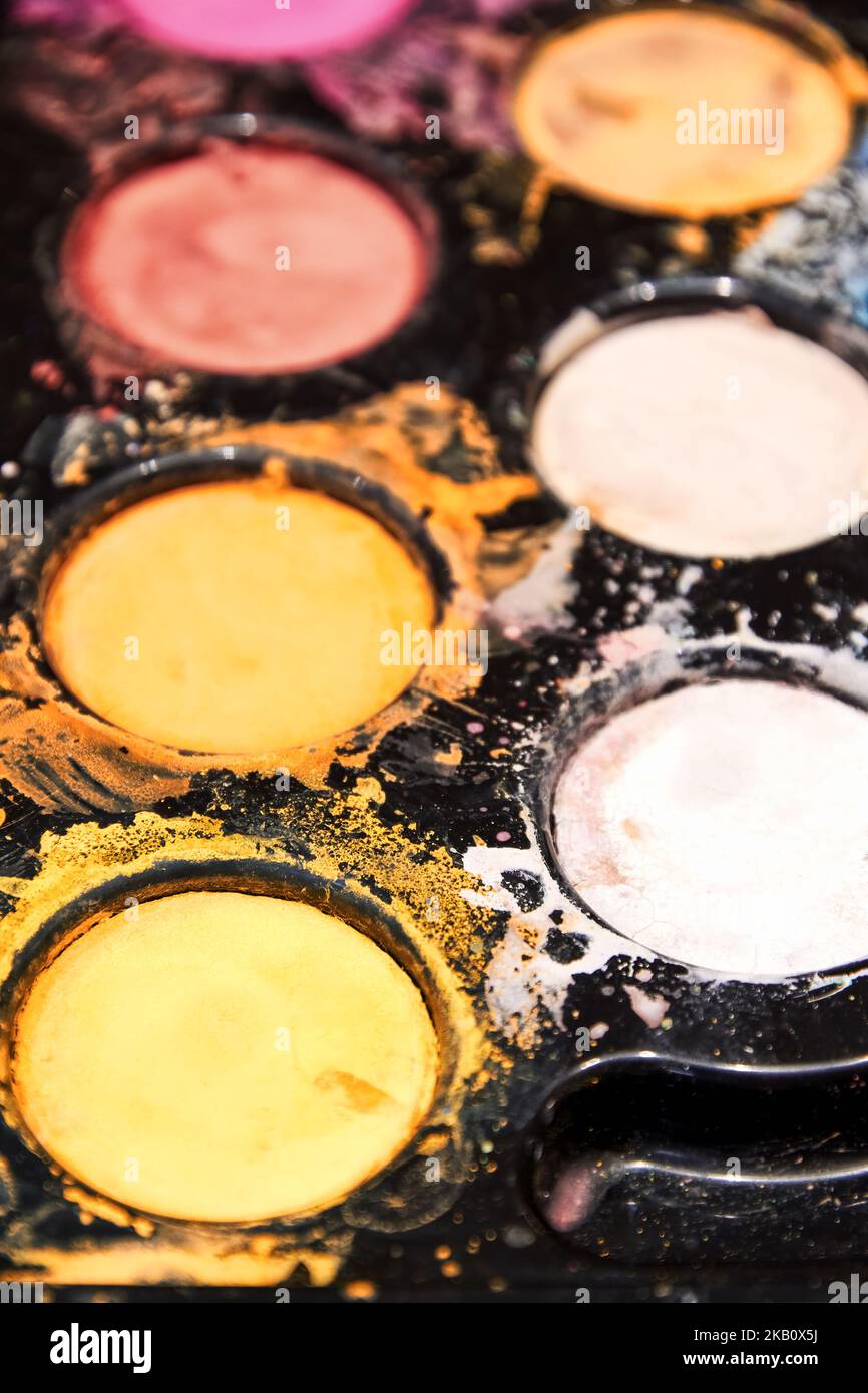 Dry palette with light round colors. Vertical arts theme template Stock ...