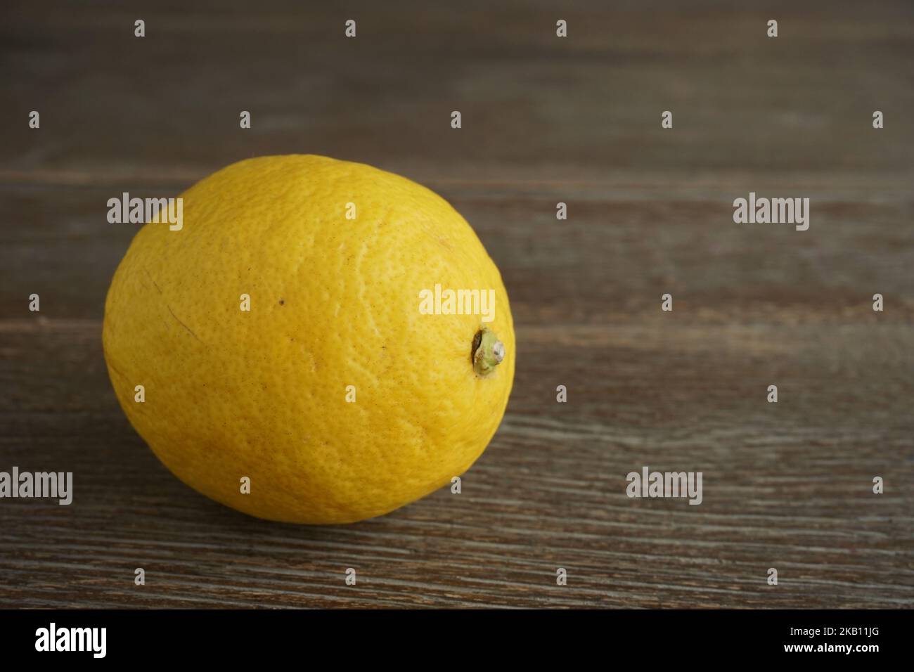 Whole one lemon green hi-res stock photography and images - Alamy