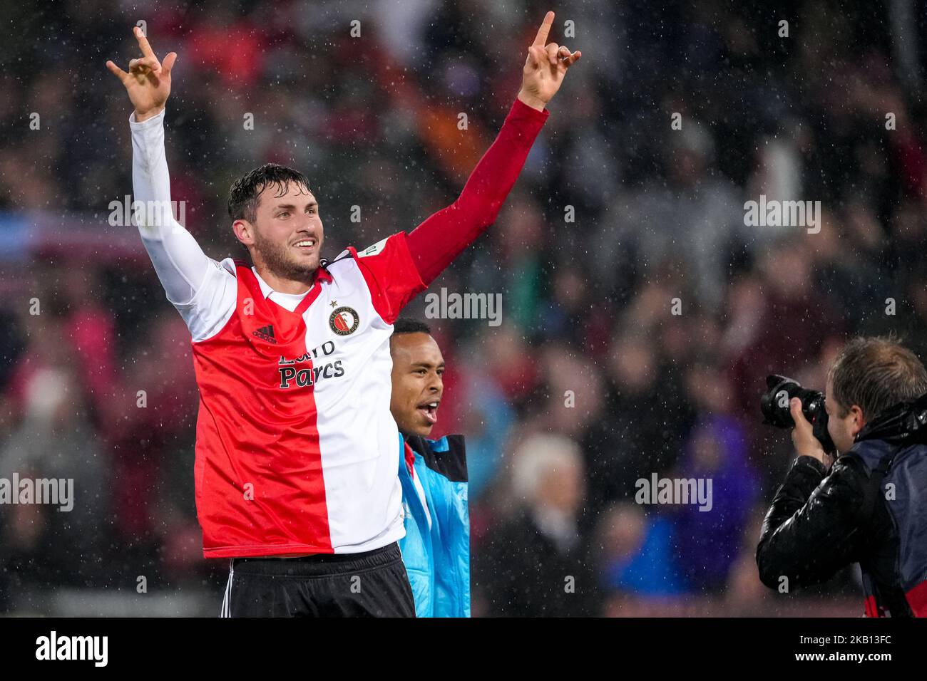 ROTTERDAM, NETHERLANDS - NOVEMBER 3: Santiago Gimenez of Feyenoord ...
