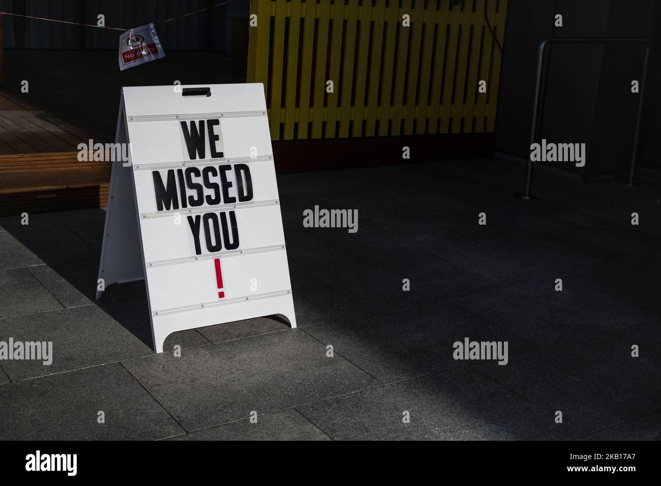 Safety sign lifting hi-res stock photography and images - Alamy