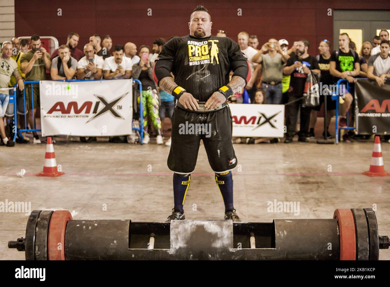 Weightlifter keeps concentration in the strongman "Arnold Classic ...