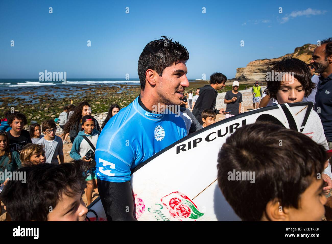 The Brazilian surfer and world champion, Gabriel Medina, "chased" by ...