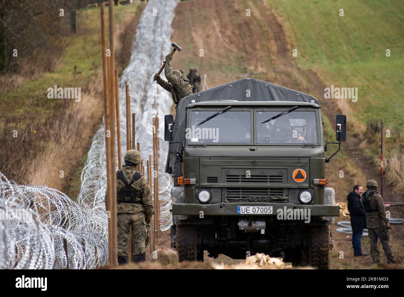 Wisztyniec, Poland - 03 Nov 2022, Polish soldiers are building a razor ...