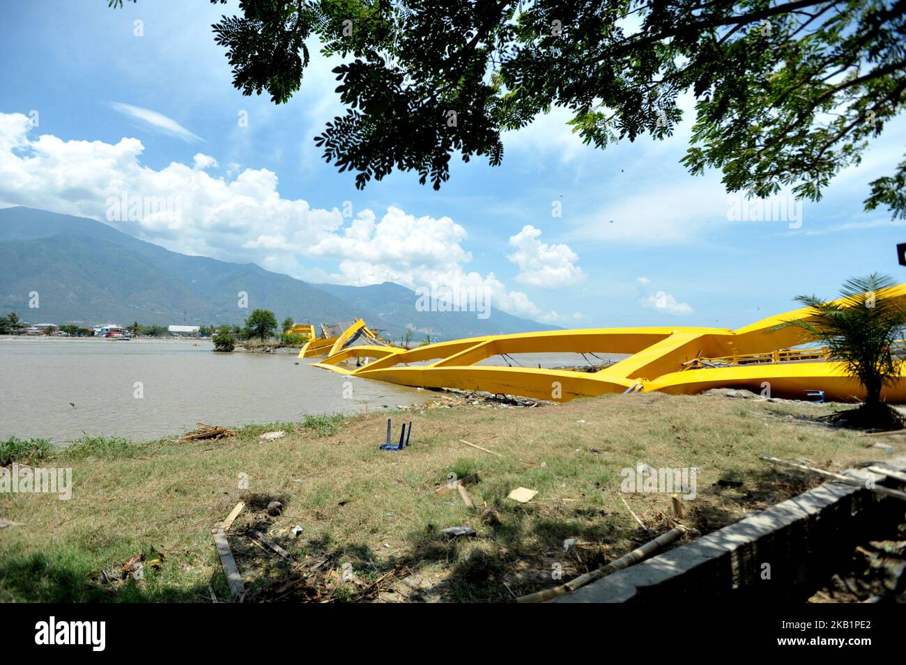 Palu bridge hi-res stock photography and images - Alamy