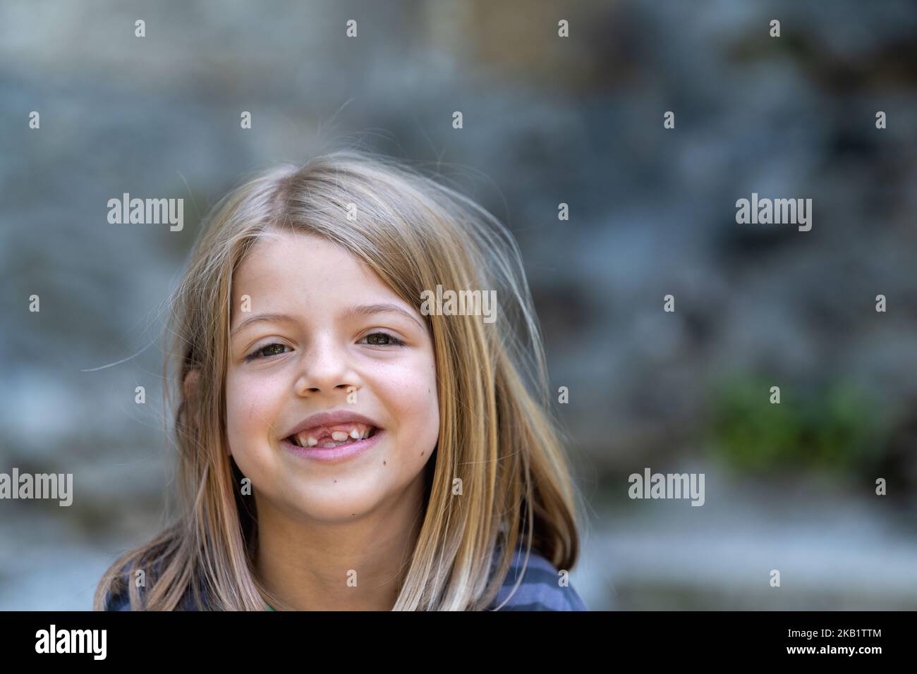 Girl with tooth gap, Mädchen mit Zahnlücke Stock Photo - Alamy