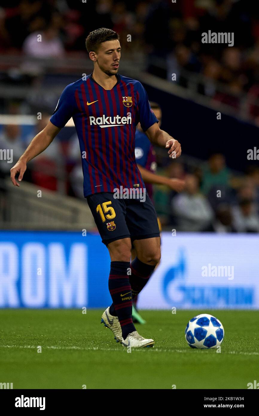 Lenglet of Barcelona controls the ball during the Group B match of the ...