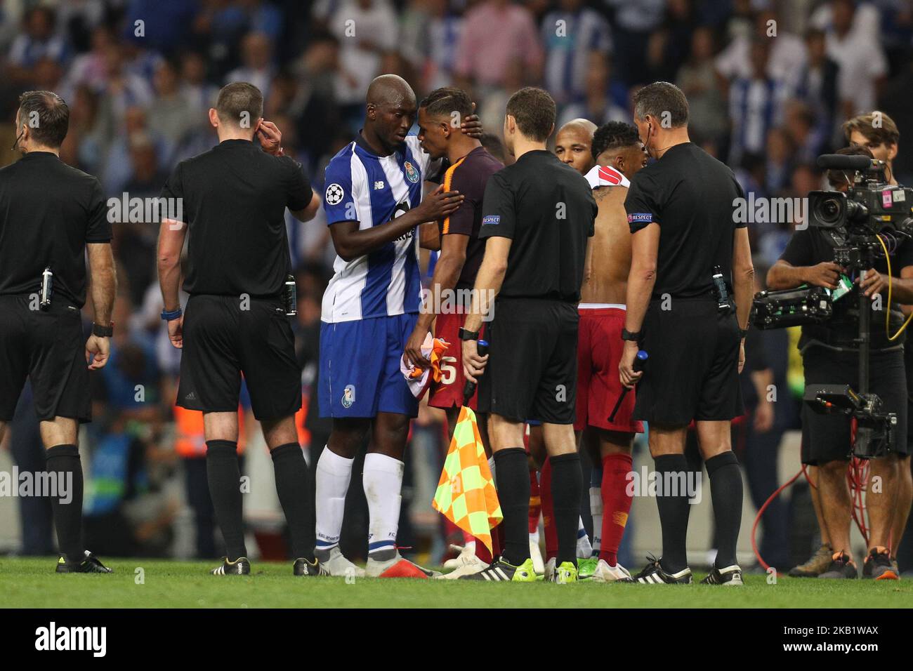 Porto's Portuguese midfielder Danilo Pereira and Fernando midfielder of ...