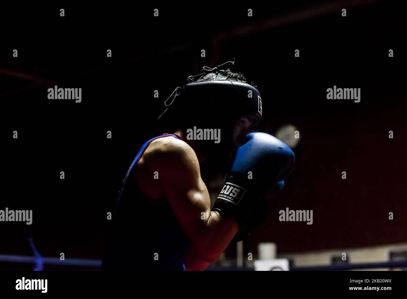 Amateur boxers from different Chilean clubs fought at the Prat-Lautaro ...
