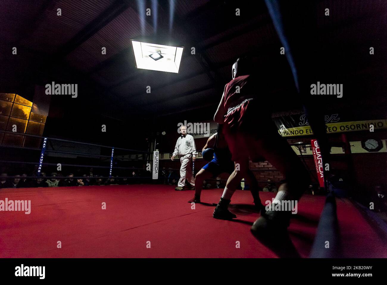 Amateur boxers from different Chilean clubs fought at the Prat-Lautaro ...