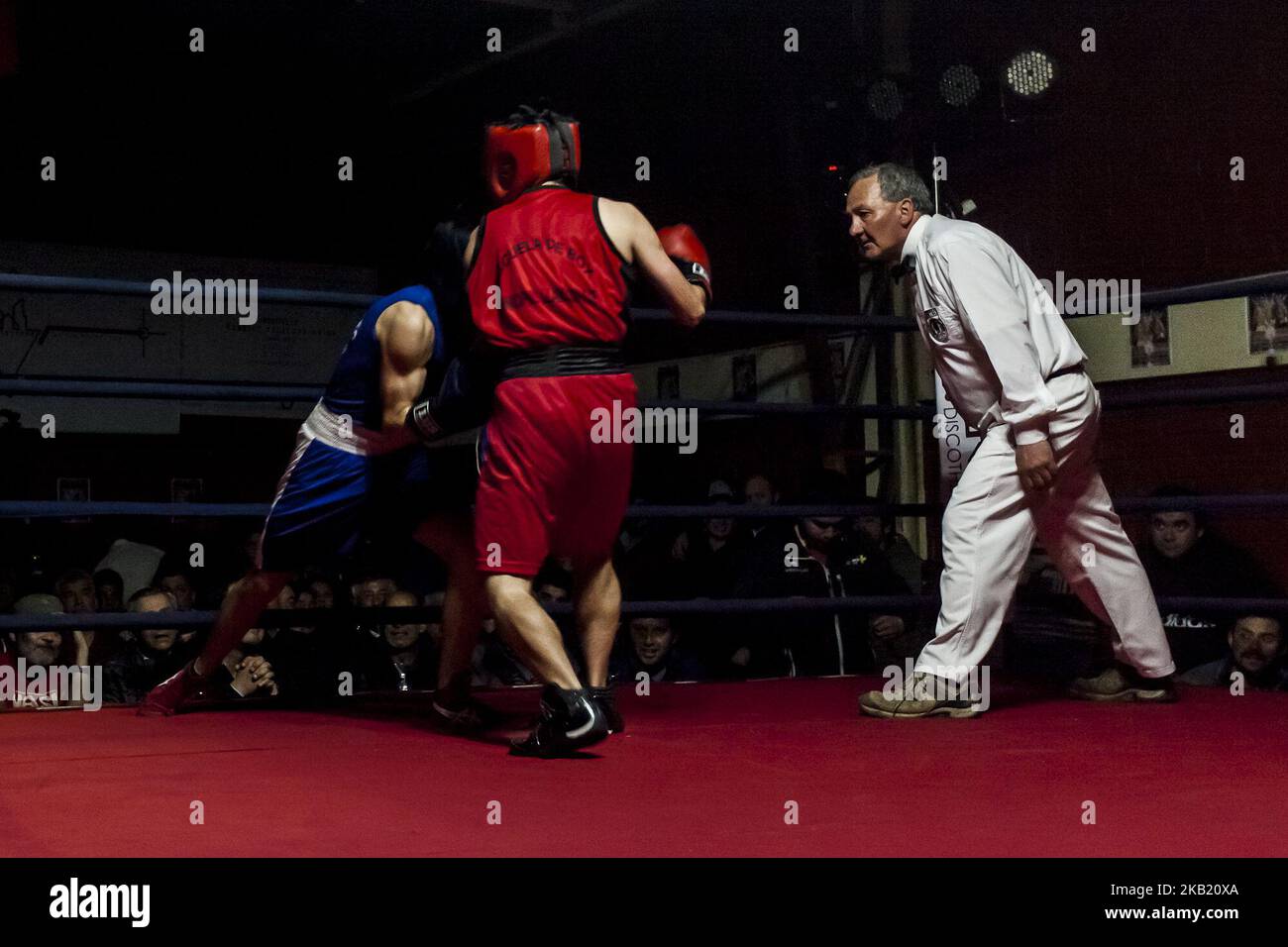 Amateur boxers from different Chilean clubs fought at the Prat-Lautaro ...