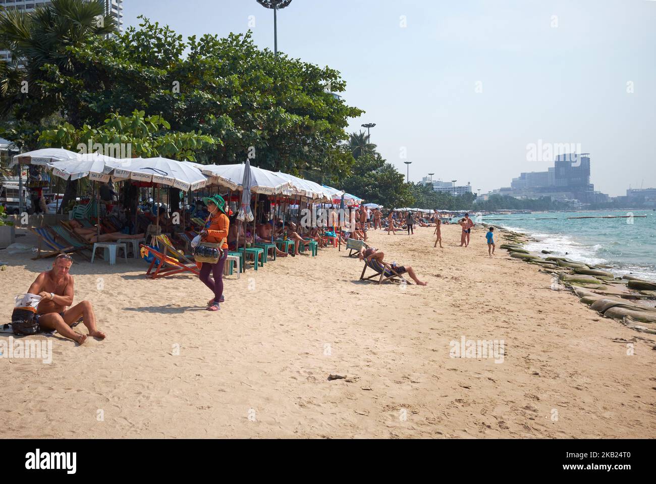 Pattaya thailand old tourists pattaya hi-res stock photography and ...