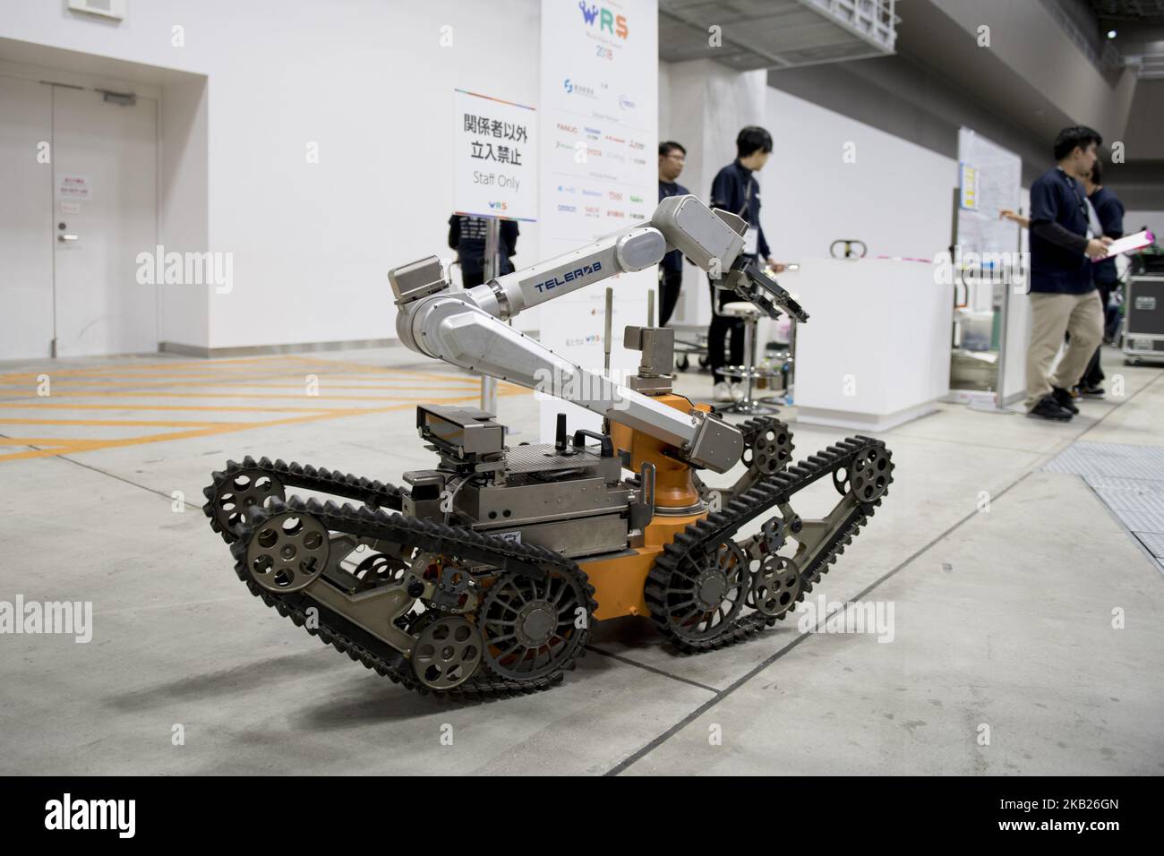 Japan robot week 2018 tokyo computers technology japan crawler robot hi ...