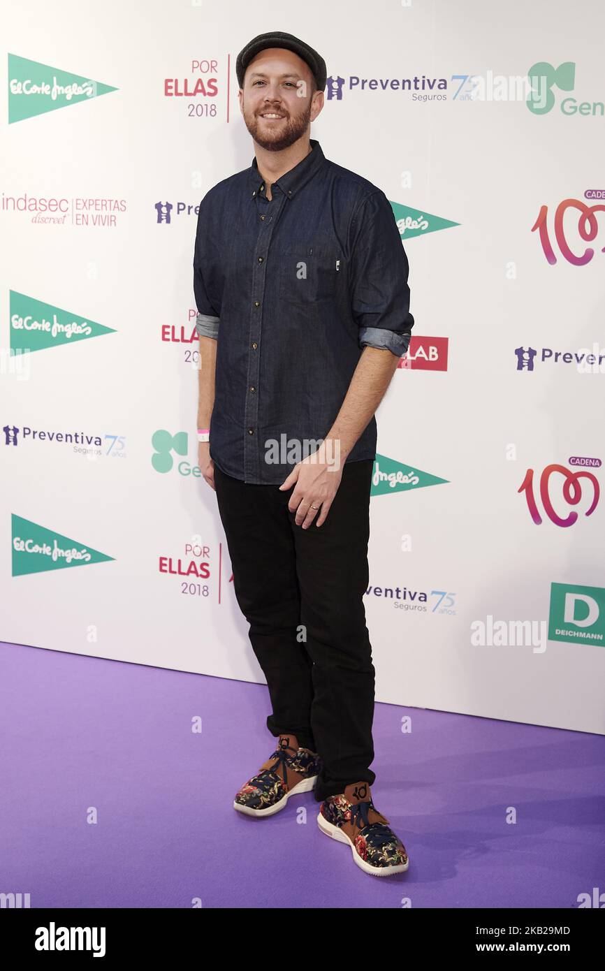 Matt Simons attends the Cadena 100 'Por ellas' Photocall at Wizink ...