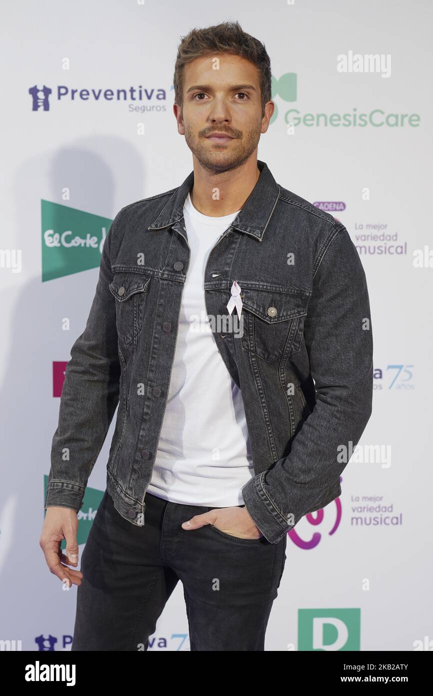 Pablo Alboran attends the Cadena 100 'Por ellas' Photocall at Wizink ...