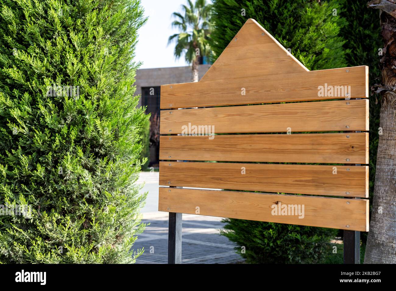 An empty wooden sign board Stock Photo - Alamy
