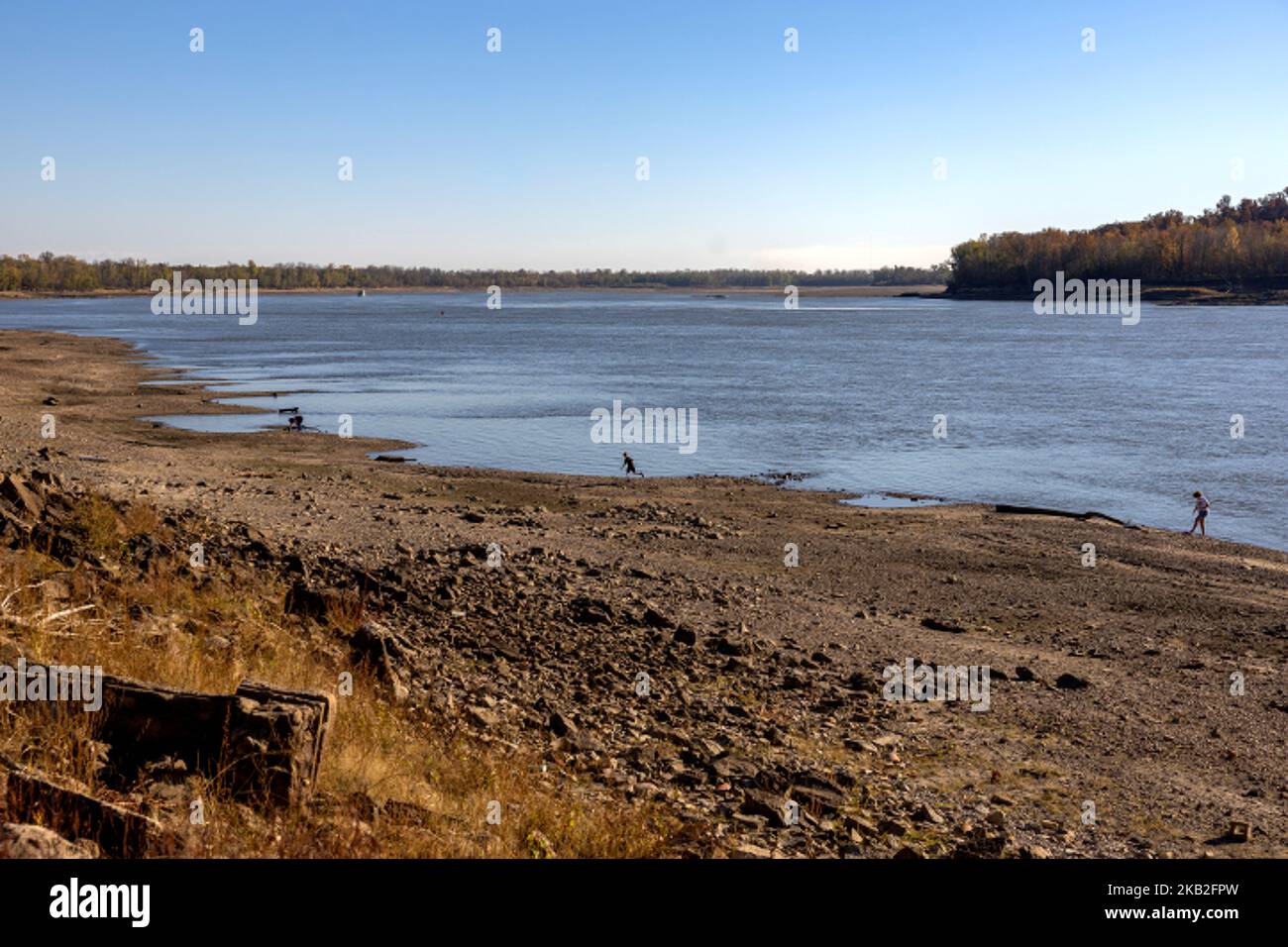 Mississippi river low water levels hi-res stock photography and images ...