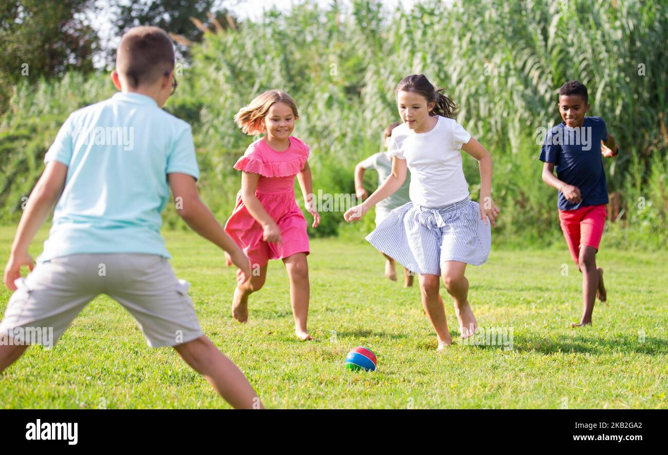Portrait cheerful children spending hi-res stock photography and images ...